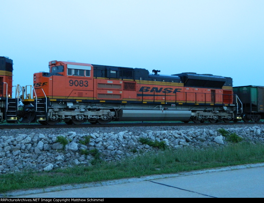BNSF 9083